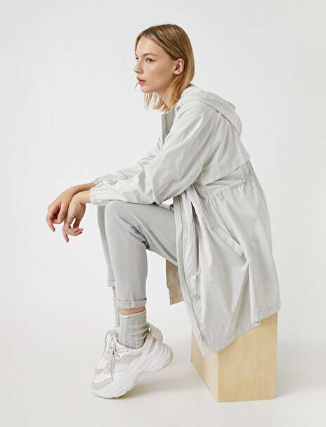 Koton Kadın Kapüşonlu Cep Detaylı Uzun Yağmurluk