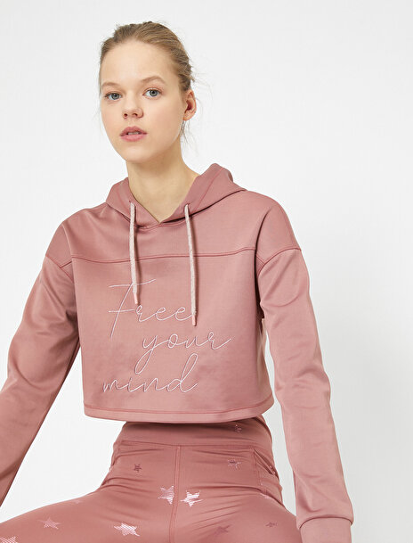 Koton Kadın Ebru Şallı Loves Koton Nakış Detaylı Kapüşonlu Crop Sweatshirt