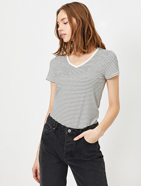 Koton Kadın Standart Kesim V Yaka Çizgili Tişört