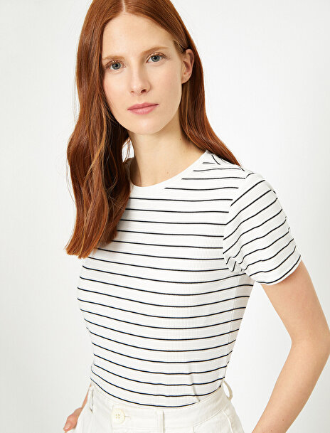 Koton Kadın Bisiklet Yaka Dar Kesim Çizgili Tişört