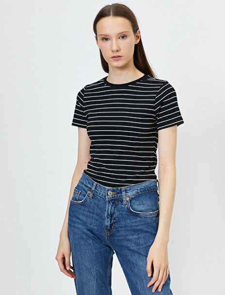 Koton Kadın Bisiklet Yaka Dar Kesim Çizgili Tişört