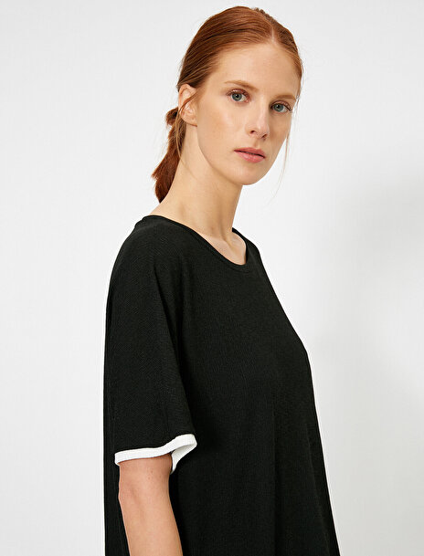 Koton Kadın Kol Detaylı Bisiklet Yaka Geniş Kalıp Tişört