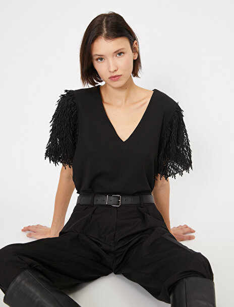 Koton Kadın Dantel Kol Detaylı V Yaka Tişört