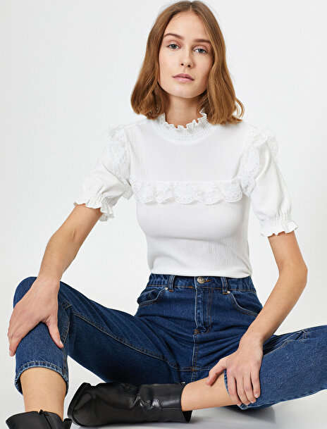 Koton Kadın Fırfır Dantel ve Büzgü Detaylı Tişört Koton Kadın Fırfır Dantel ve Büzgü Detaylı Tişört