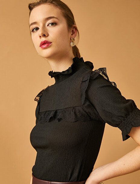 Koton Kadın Fırfır Dantel ve Büzgü Detaylı Tişört