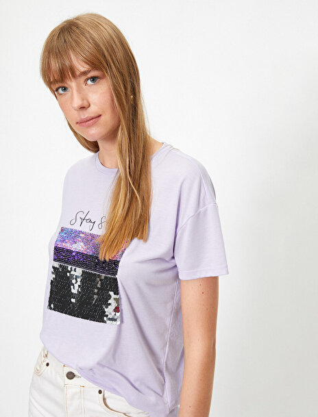 Koton Kadın Pul Payet Slogan Detaylı Bisiklet Yaka Tişört