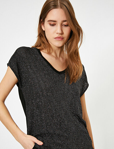 Koton Kadın Simli V Yaka Standart Kalıp Tişört