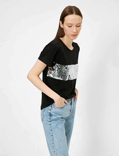 Koton Kadın Pul Payet Detaylı Standart Kalıp Bisiklet Yaka Tişört