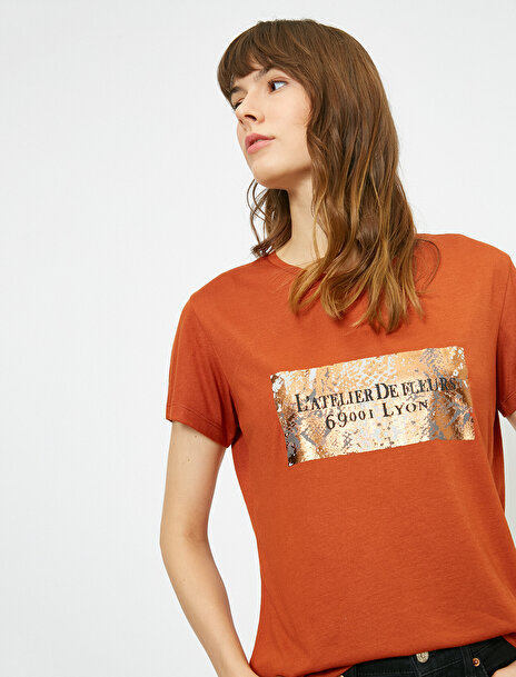 Koton Kadın Baskı Detaylı Bisiklet Yaka Kısa Kollu Tişört