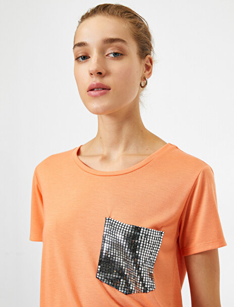 Koton Kadın Pul Payet Cep Detaylı Bisiklet Yaka Tişört