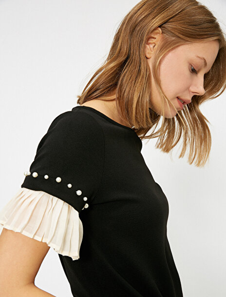 Koton Kadın Kol ve İnci Detaylı Bisiklet Yaka Uzun Kollu Tişört