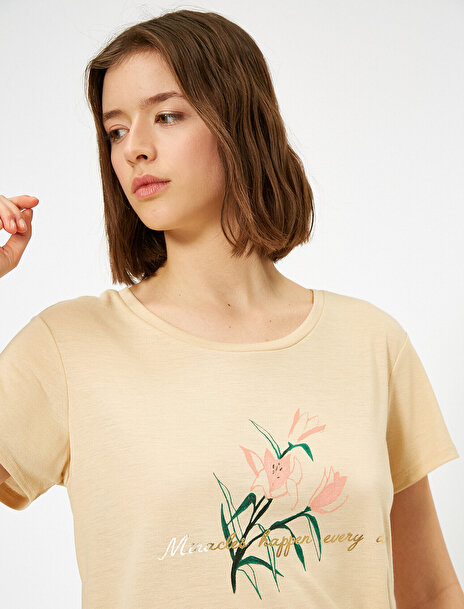 Koton Kadın Varak Baskılı Bisiklet Yaka Kısa Kollu Tişört