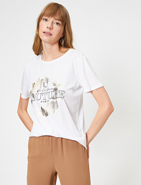 Koton Kadın Çiçek Desenli Varaklı Standart Kalıp Bisiklet Yaka Tişört