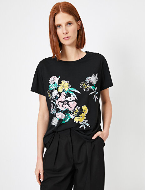 Koton Kadın Parlak Baskı Detaylı Kısa Kollu Tişört