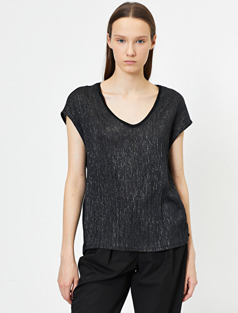 Koton Kadın Parlak Kumaş Detaylı V Yaka Standart Kalıp Tişört