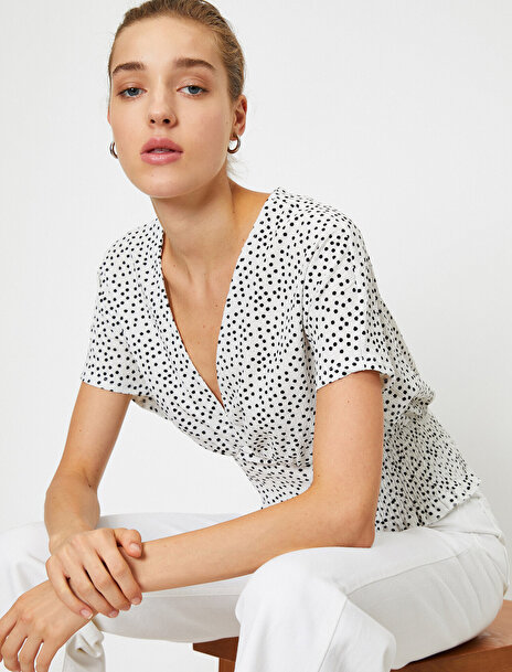 Koton Kadın Çiçek Desenlli Beli Büzgülü Kısa Kollu Tişört