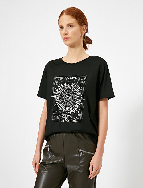 Koton Kadın Önü Desen Baskılı Bisiklet Yaka Tişört