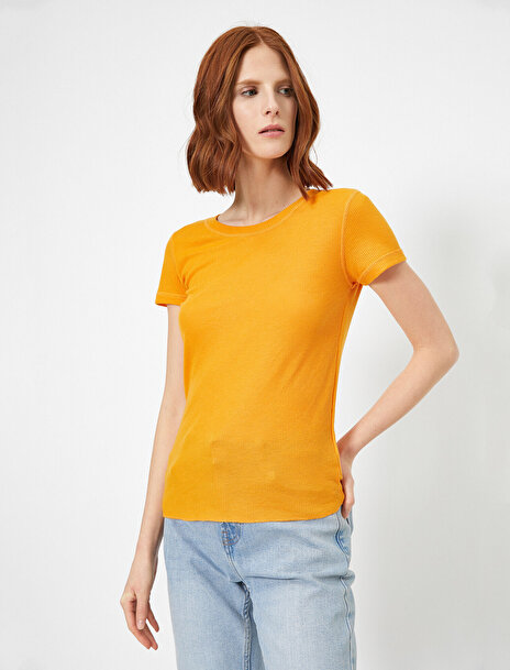 Koton Kadın Bisiklet Yaka Dar Kesim Tişört