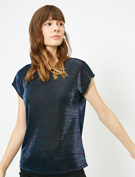 Koton Kadın Parlak Kumaş Detaylı Bisiklet Yaka Tişört