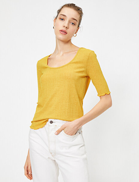 Koton Kadın Oyuk Yaka Kısa Kollu Fırfır Detaylı Tişört