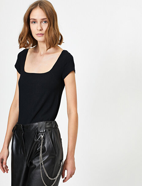 Koton Kadın Kare Yaka Dar Kesim Tişört