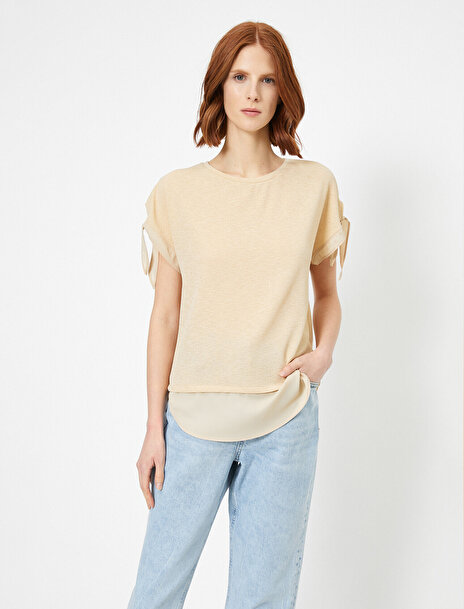 Koton Kadın Kol ve Etek Ucu Detaylı Bisiklet Yaka Tişört