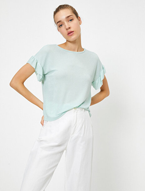 Koton Kadın Bisiklet Yaka Kolları Fırfır Detaylı Tişört