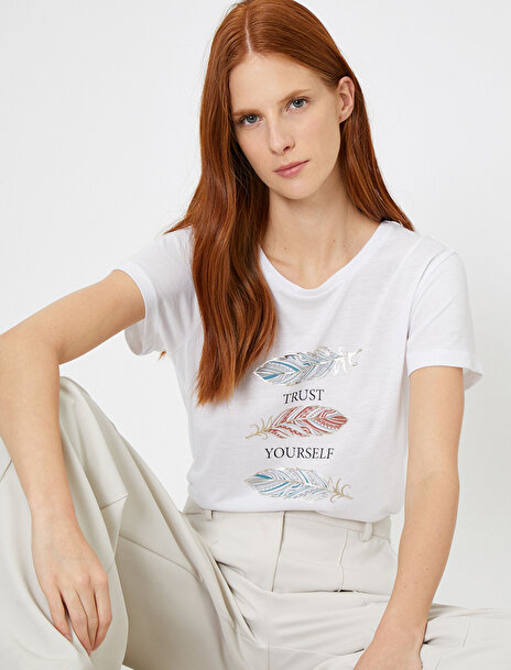 Koton Kadın Parlak Baskı Detaylı Kısa Kollu Tişört