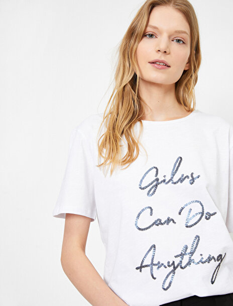 Koton Kadın Pul Detaylı Yazı Baskılı Standart Kalıp Bisiklet Yaka Tişört