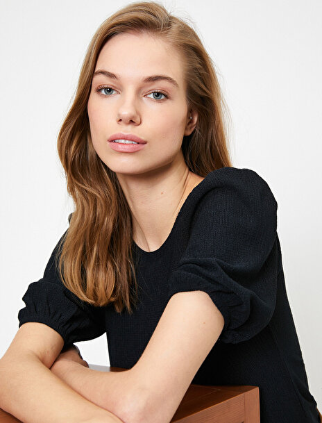 Koton Kadın Bisiklet Yaka Büzgülü Kısa Kollu Tişört