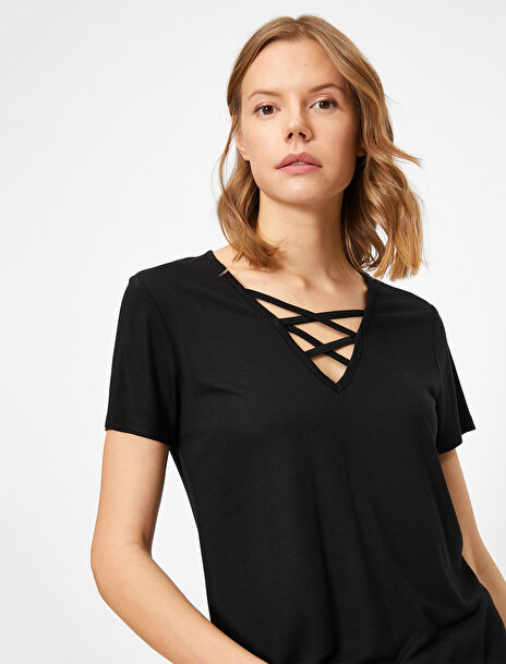 Koton Kadın Çapraz Bağ Detaylı V Yaka Tişört
