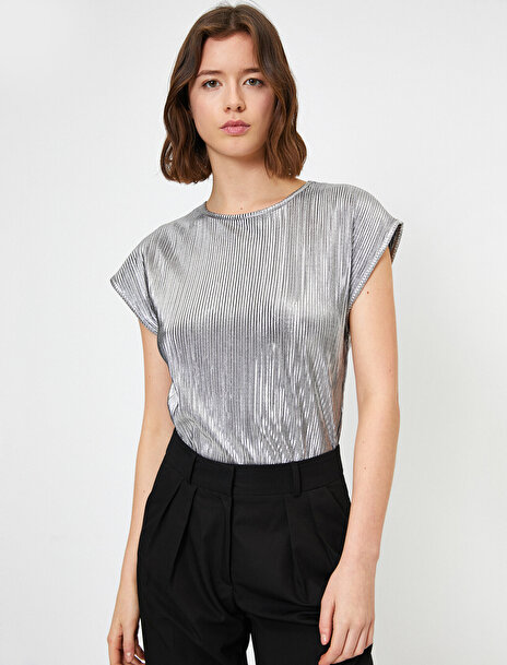 Koton Kadın Parlak Bisiklet Yaka Kısa Kollu Tişört