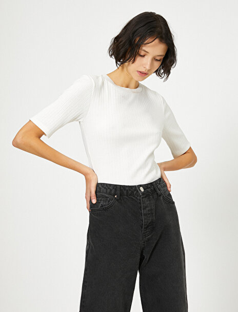 Koton Kadın Bisiklet Yaka Dar Kesim Tişört