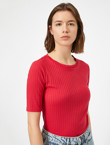 Koton Kadın Bisiklet Yaka Dar Kesim Tişört