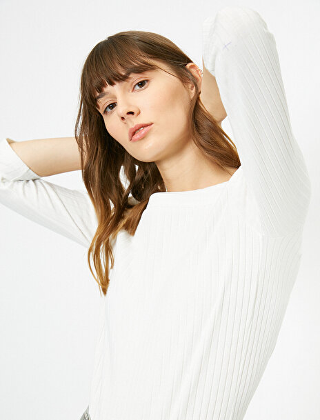 Koton Kadın Çizgi Detaylı Kayık Yaka Tişört