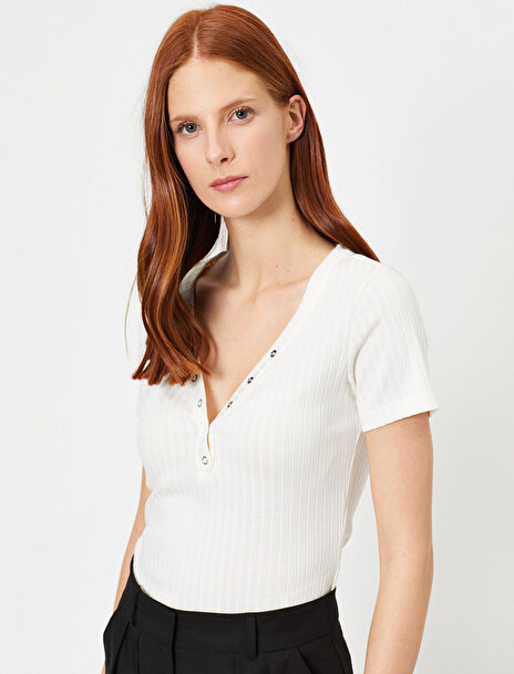 Koton Kadın Çıtçıt Detaylı V Yaka Tişört