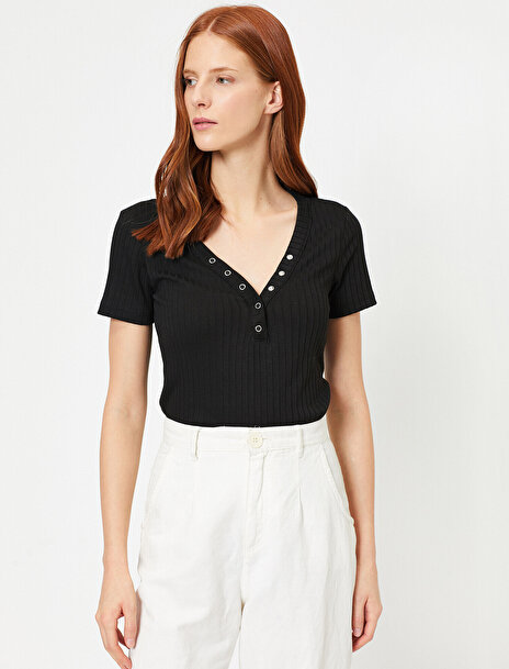 Koton Kadın Çıtçıt Detaylı V Yaka Tişört