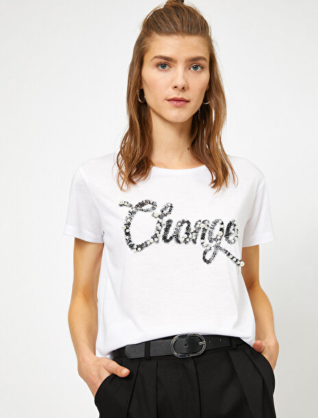 Koton Kadın İnci Slogan Detaylı Standart Kalıp Bisiklet Yaka Tişört