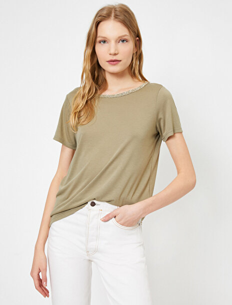 Koton Kadın Parlak Detaylı Standart Kalıp Bisiklet Yaka Tişört