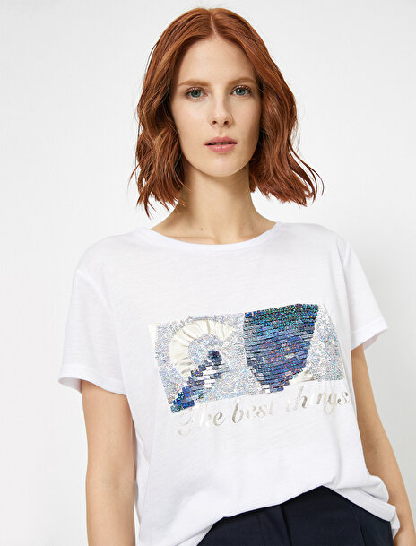 Koton Kadın Parlak Yazı Baskılı Pul Detaylı Tişört