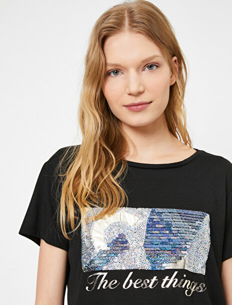 Koton Kadın Parlak Yazı Baskılı Pul Detaylı Tişört