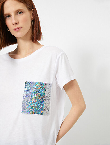 Koton Kadın Pullu Cep Detaylı Bisiklet Yaka Standart Kalıp Tişört