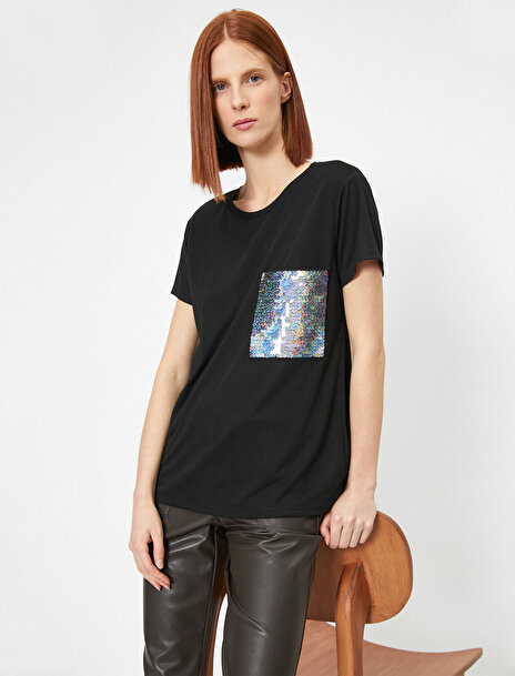 Koton Kadın Pullu Cep Detaylı Bisiklet Yaka Standart Kalıp Tişört