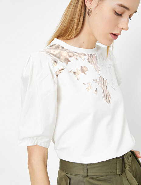 Koton Kadın Yakası Tül Detaylı Balon Kollu Tişört