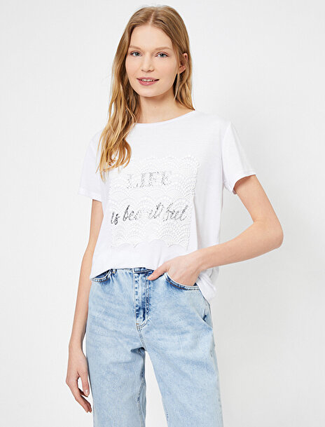 Koton Kadın Dantel Detaylı Yazı Baskılı Tişört