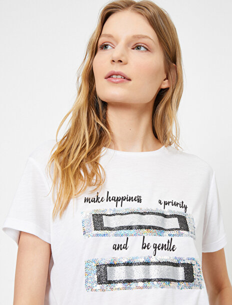 Koton Kadın Pul Detaylı Yazı Baskılı Tişört