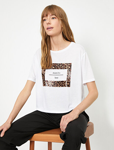 Koton Kadın Leopar Desenli Yazı Baskılı Bisiklet Yaka Tişört