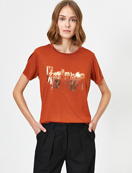 Koton Kadın Parlak Baskı Detaylı Kısa Kollu Tişört