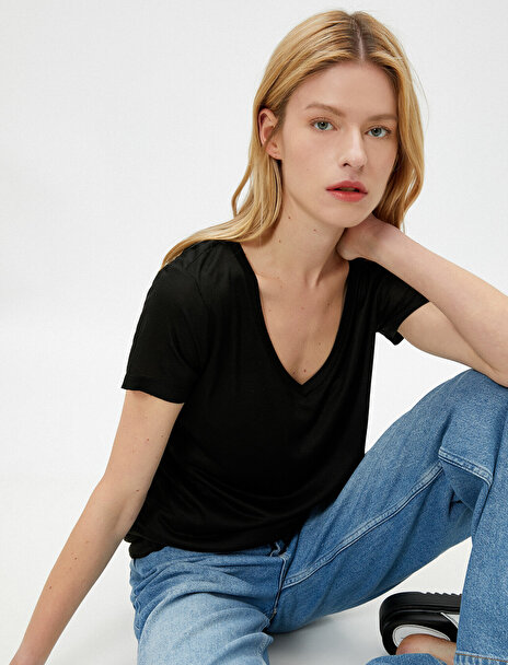 Koton Kadın V Yaka Bol Kesim Basic Tişört