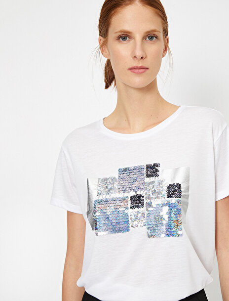 Koton Kadın Pul Payet Detaylı Bisiklet Yaka Tişört